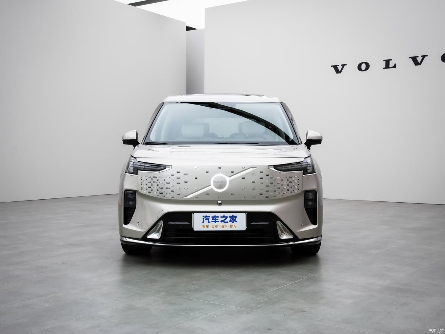 Volvo виводить на ринок 5.2-метровий мінівен з електромотором - Avtosota