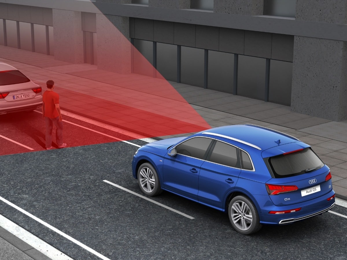 Функція безпеки Audi Pre Sense зупинила автомобіль посеред шосе та ледь ...